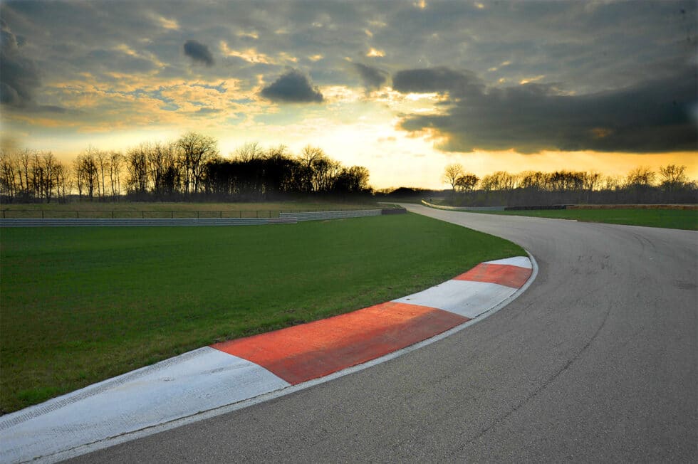 COMMUNITY - AUTOBAHN MOTORSPORTS